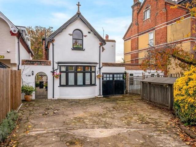 3 Bedroom House Bromley Greater London 100132307