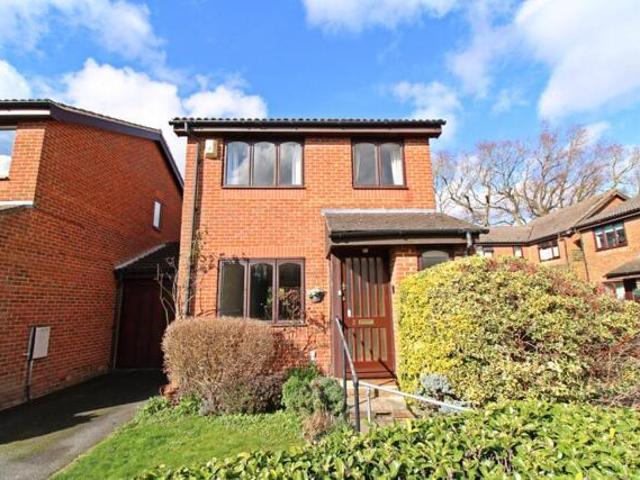 3 Bedroom House Bromley Greater London LS101996166