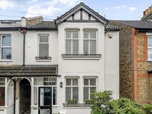 3 Bedroom House Bromley Greater London LS98801008