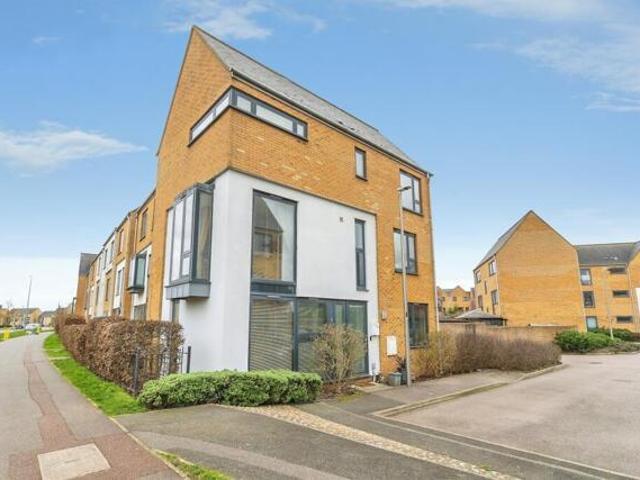 3 Bedroom House Broughton Hampshire 99986295