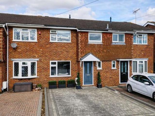 3 Bedroom House Broxbourne Hertfordshire LS98477240