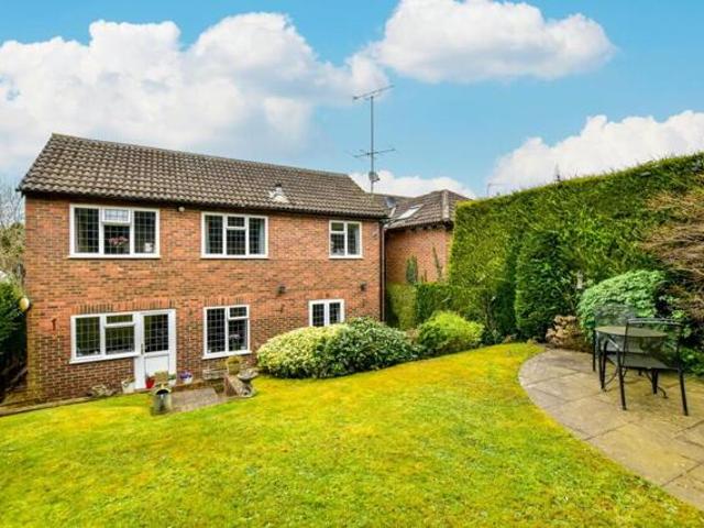 3 Bedroom House Buckinghamshire Buckinghamshire LS100024145