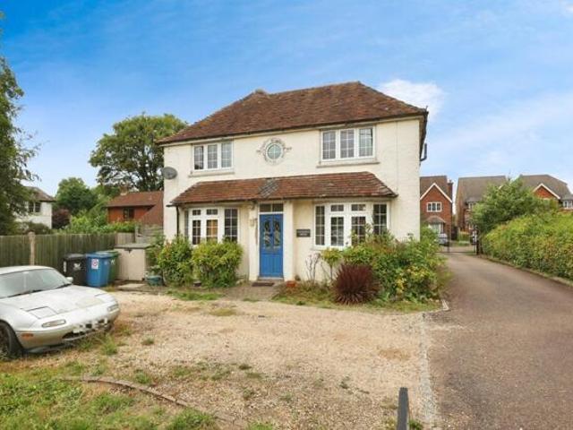 3 Bedroom House Buckinghamshire Buckinghamshire LS100456916