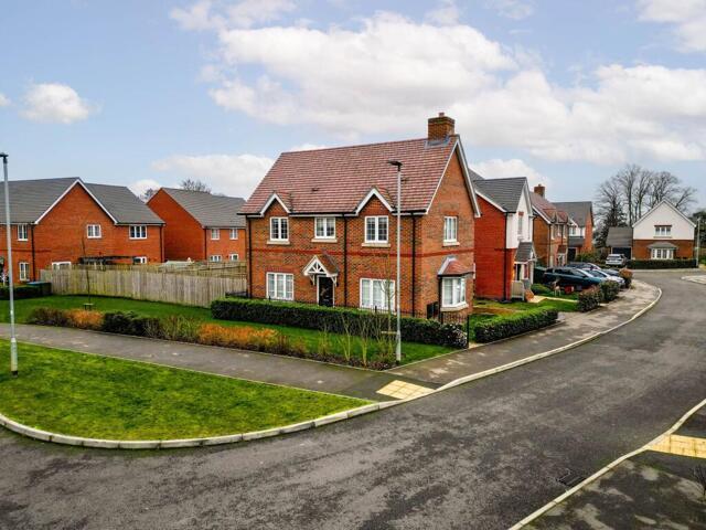 3 Bedroom House Buckinghamshire Buckinghamshire LS101678510