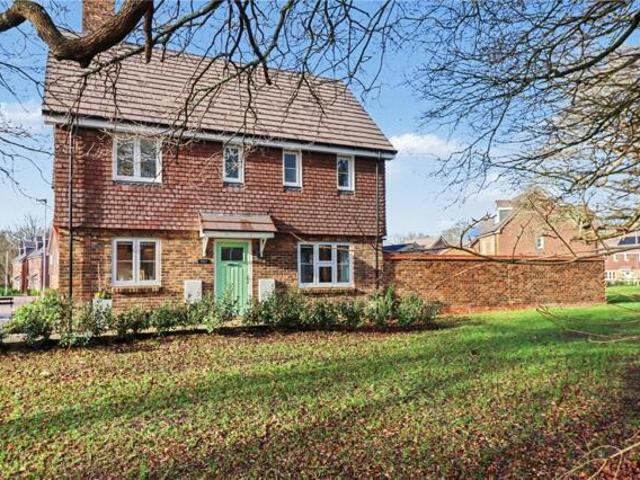 3 Bedroom House Burgess Hill West Sussex LS98800857