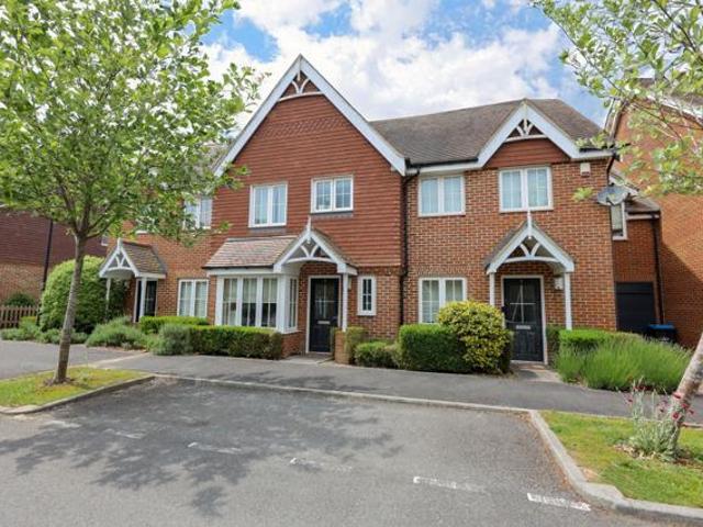 3 Bedroom House Burgess Hill West Sussex 99735966