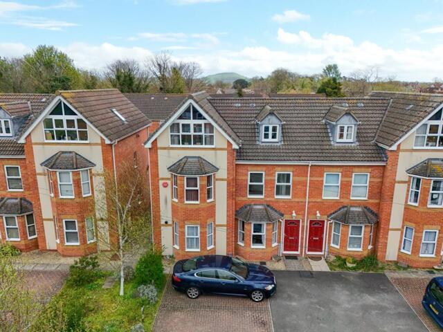 3 Bedroom House Burnham On Sea Somerset LS101676803
