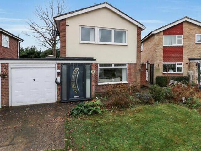 3 Bedroom House Burnham Slough LS99571965