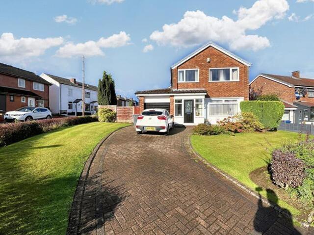 3 Bedroom House Bury Bury LS100132380