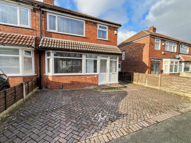 3 Bedroom House Bury Bury LS100503097