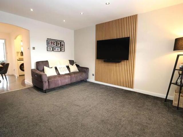 3 Bedroom House Bury Bury LS100503464