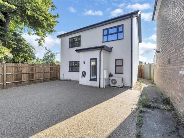 3 Bedroom House Bury St. Edmunds Suffolk 98930243