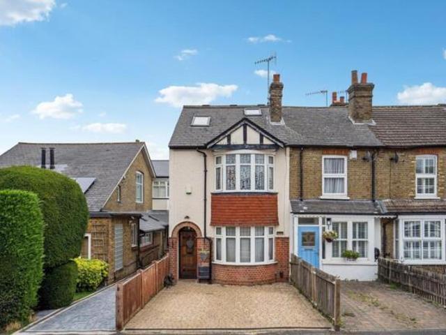 3 Bedroom House Bushey Hertfordshire LS101168558