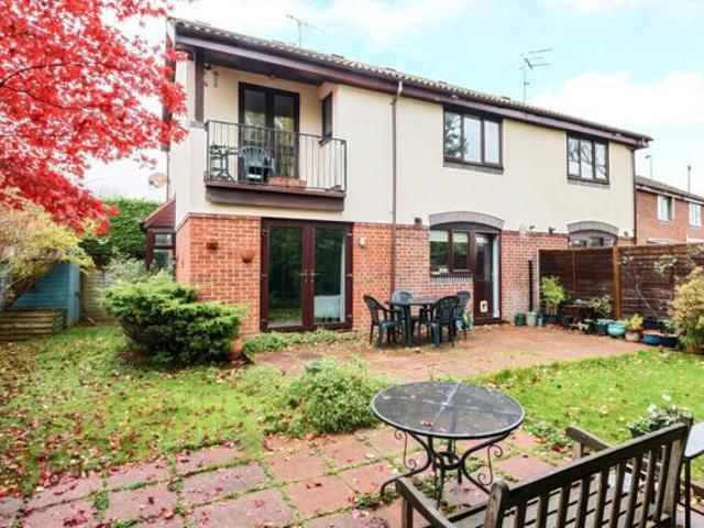 3 Bedroom House Godalming Surrey 98119595
