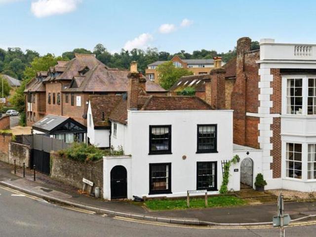 3 Bedroom House Godalming Surrey 98335797