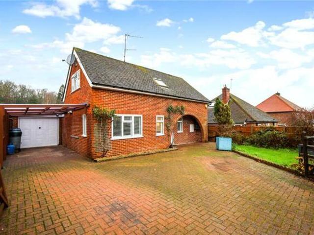 3 Bedroom House Godalming Surrey 99608172