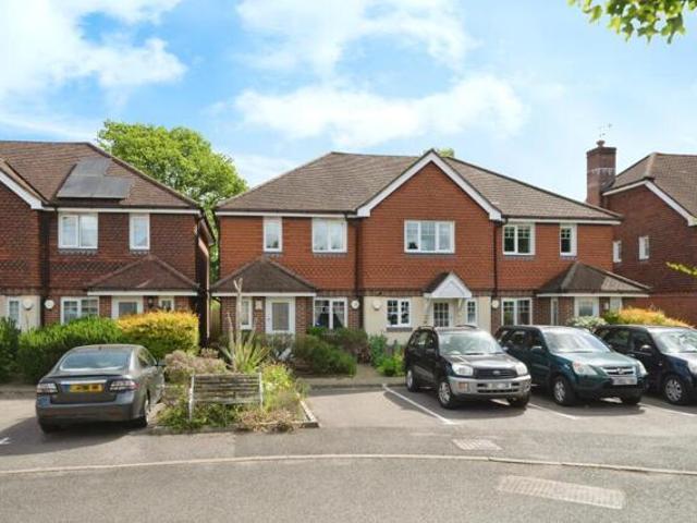 3 Bedroom House Godalming Surrey 101678705