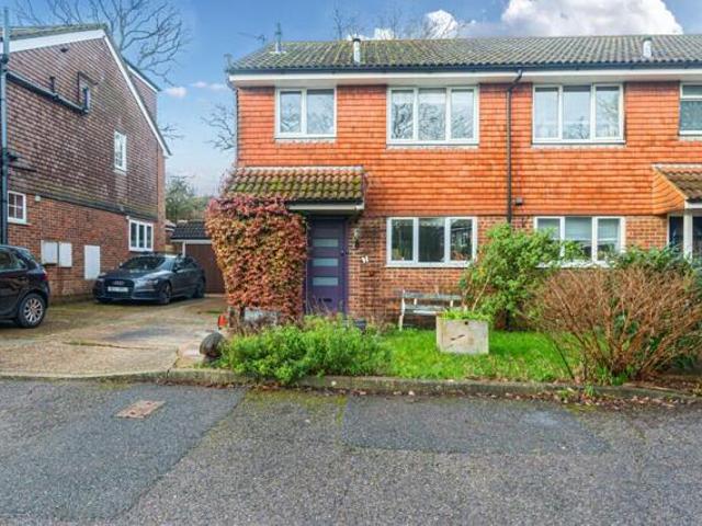 3 Bedroom House Godalming Surrey 101678894