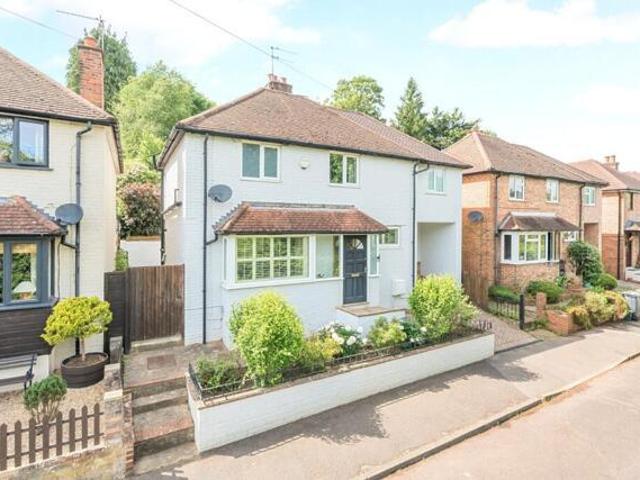 3 Bedroom House Godalming Surrey 101891847