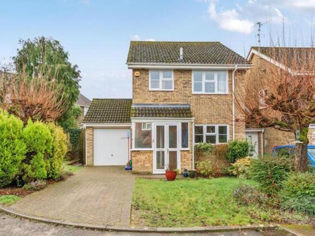 3 Bedroom House Godalming Surrey 101025413