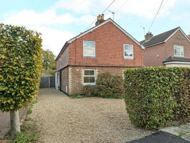 3 Bedroom House Godalming Surrey LS99029625