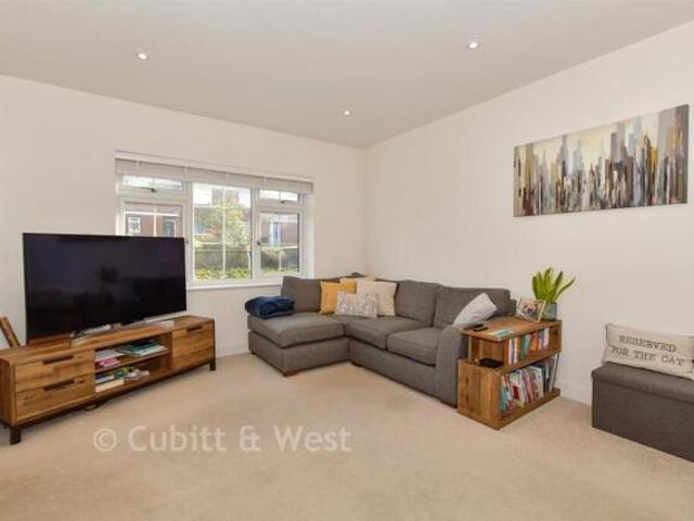 3 Bedroom House Godstone Surrey LS100541071