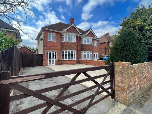 3 Bedroom House Gosport Hampshire 101675040
