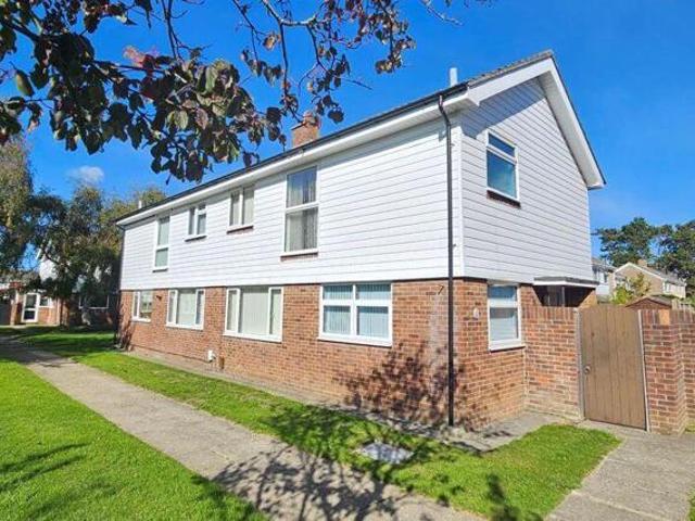 3 Bedroom House Gosport Hampshire 99688499