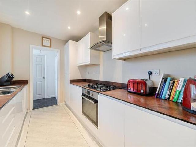 3 Bedroom House Gosport Hampshire 99688296