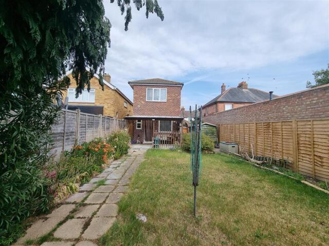 3 Bedroom House Gosport Hampshire LS98903189