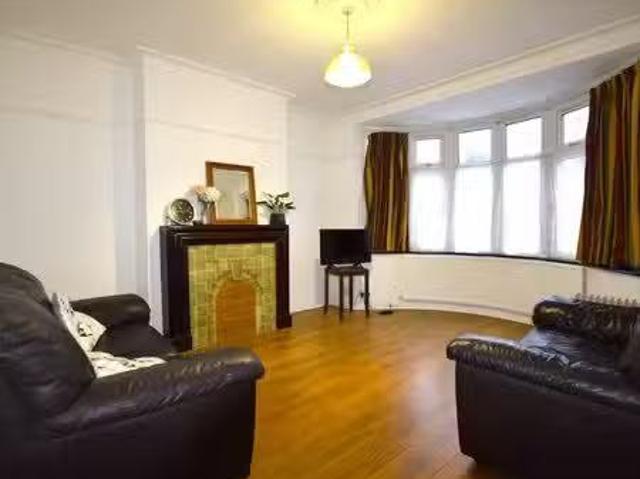 3+ bedroom house, garage to rent in Deanscroft Avenue, London.