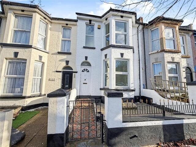 3 Bedroom House Gillingham Medway LS101995989