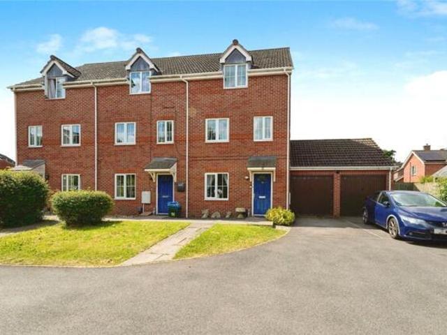 3 Bedroom House Gloucester Gloucestershire 100825012