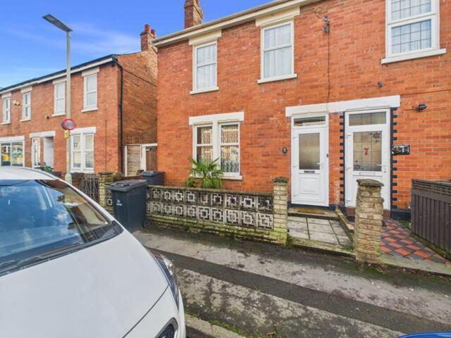 3 Bedroom House Gloucester Gloucestershire 101025933