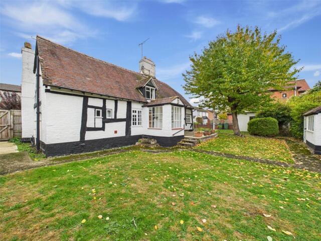 3 Bedroom House Gloucester Gloucestershire 99437292