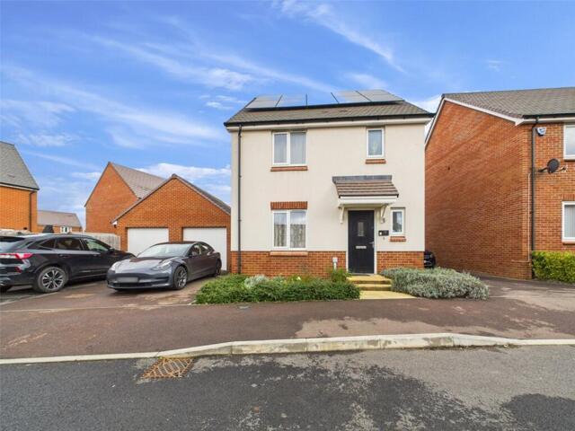 3 Bedroom House Gloucester Gloucestershire 99029100