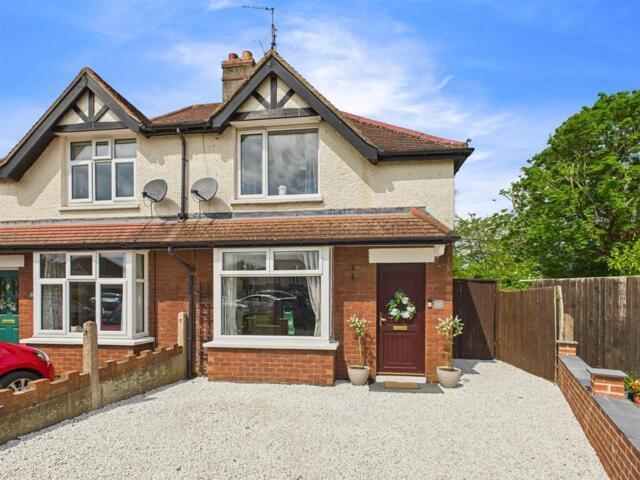 3 Bedroom House Gloucester Gloucestershire LS98969025