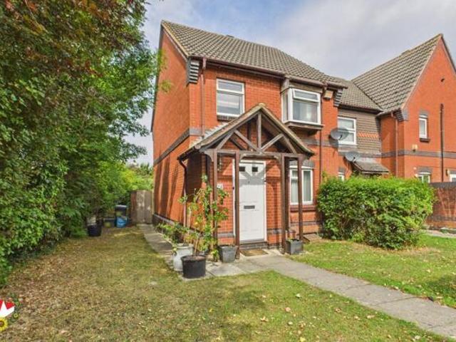 3 Bedroom House Gloucester Gloucestershire LS99204095