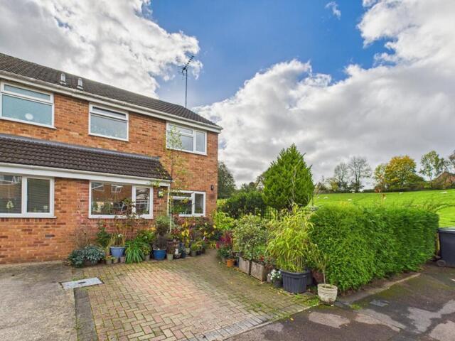 3 Bedroom House Gloucestershire Gloucestershire 99344697