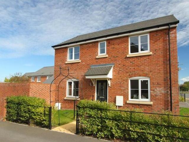 3 Bedroom House Gloucestershire Gloucestershire 101100093