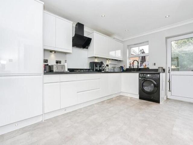 3 Bedroom House Grays Essex LS100456874