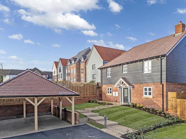 3 Bedroom House Great Dunmow Essex LS89445807