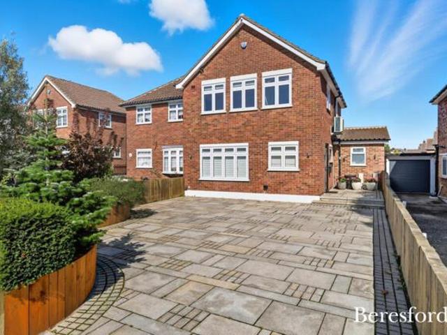 3 Bedroom House Greater London Greater London 99344719