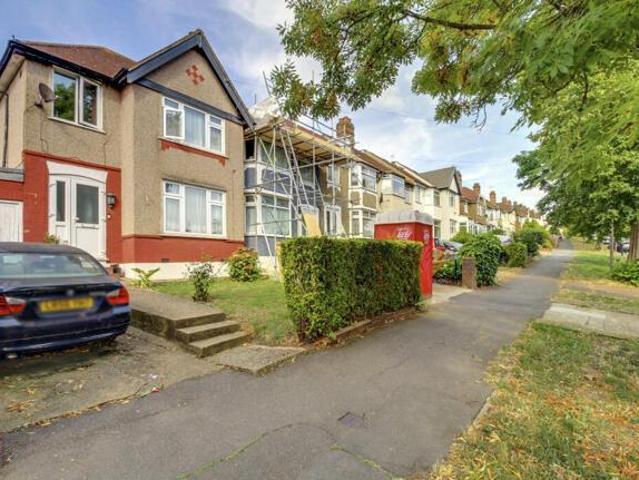 3 Bedroom House Greenford Greater London LS99895582