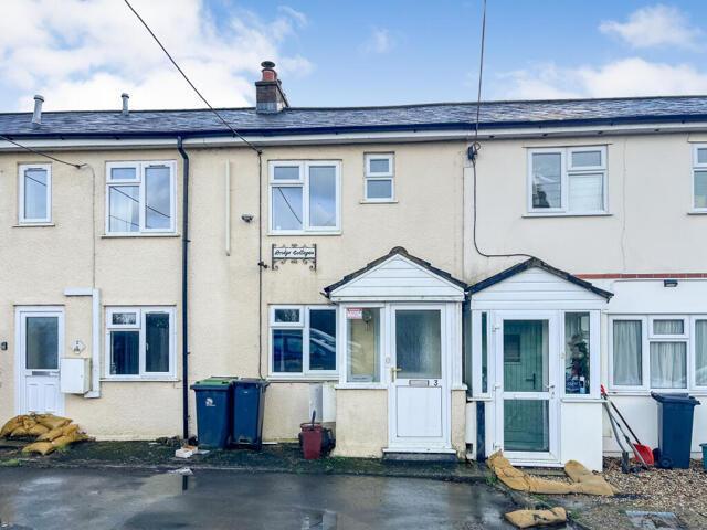 3 Bedroom House Greenham Berkshire LS99642103
