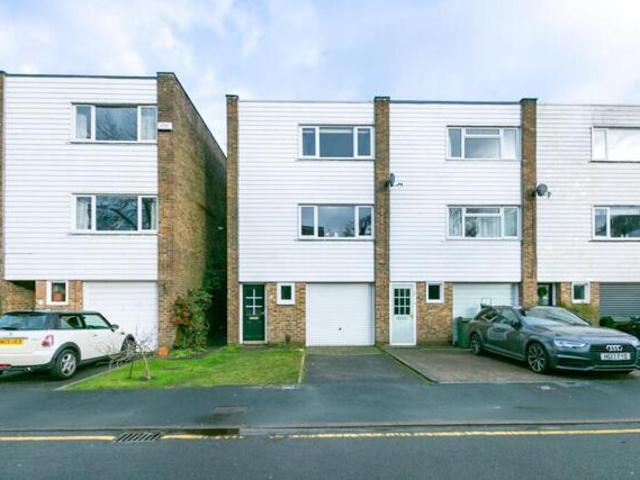 3 Bedroom House Guildford Surrey LS98903470