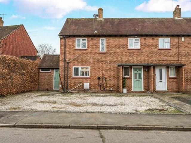 3 Bedroom House Guildford Surrey LS99608557