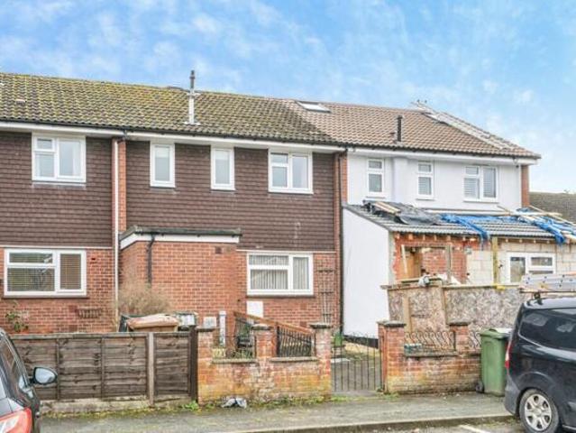 3 Bedroom House Guildford Surrey LS99895639