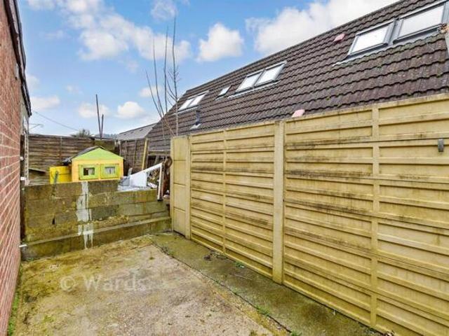 3 Bedroom House Dover Kent 100456506