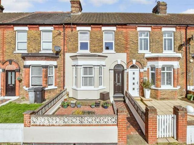 3 Bedroom House Dover Kent 100263113
